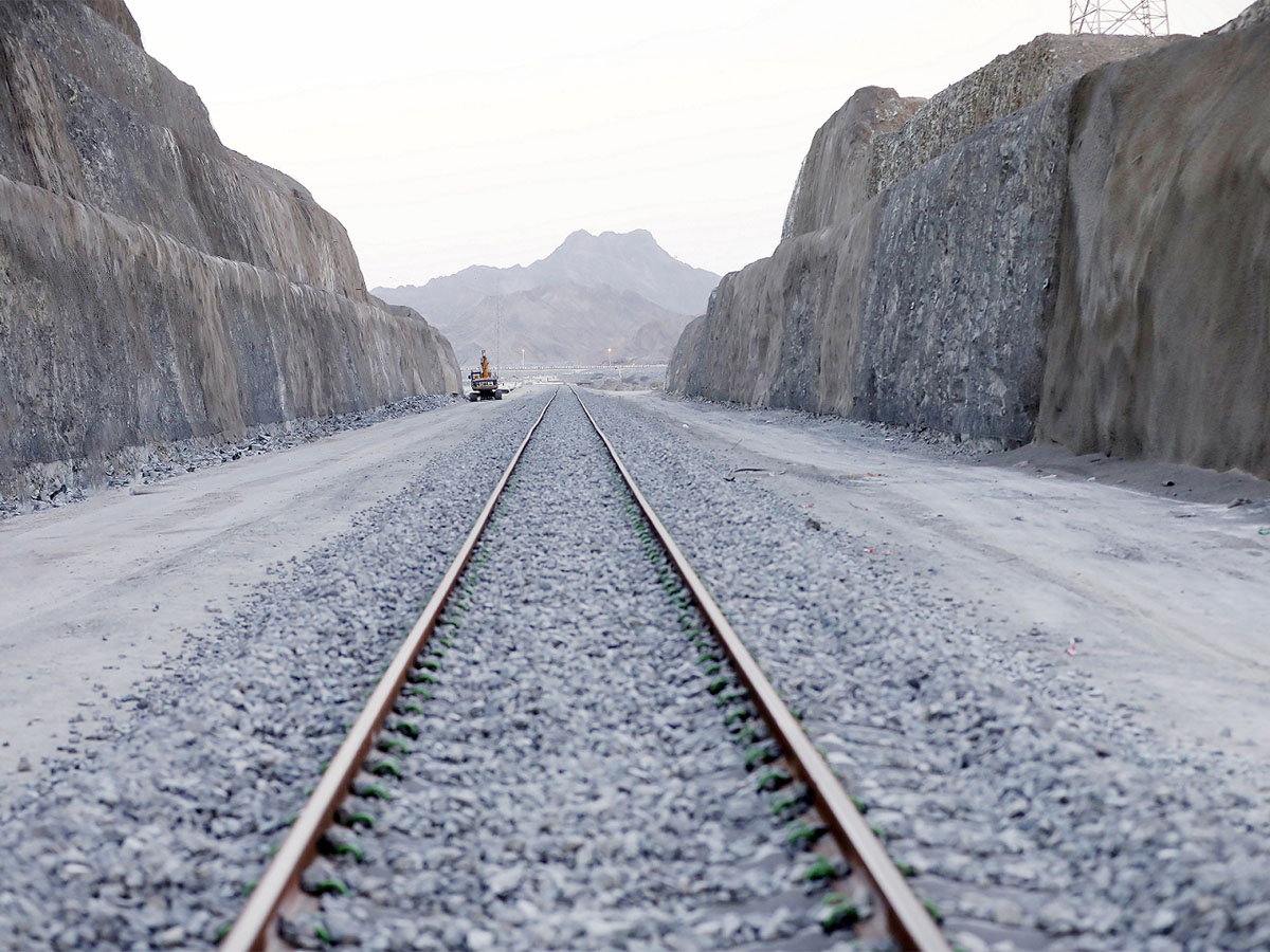 Etihad Rail completes tracklaying works for the main line